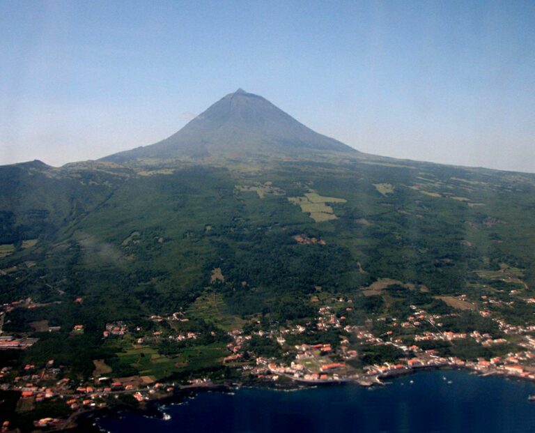 Azores Underwater Pyramid: Could It Be The Missing Link Of Atlantis ...