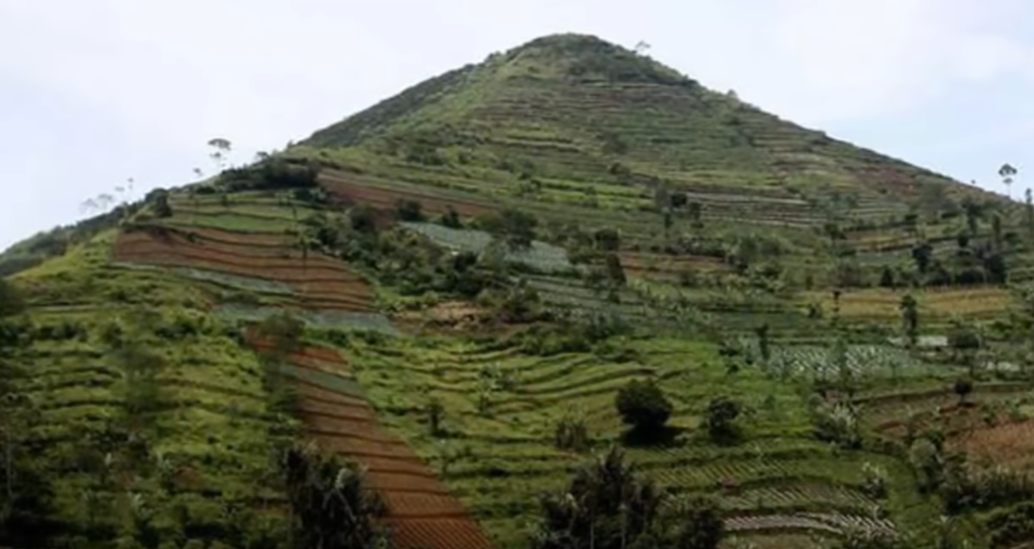 25,000 Year Old Mountain Sized Pyramids In Indonesia - Ancient History ...