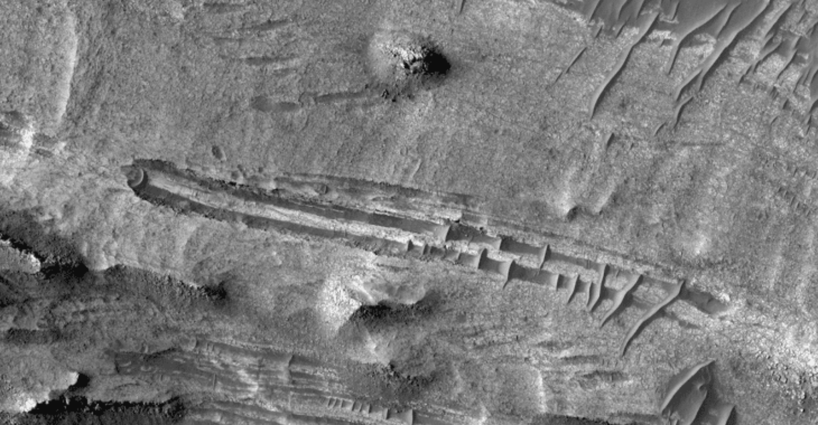 NASA Photo of Alien Spaceship Crashed On Mars Has a Mysterious ...