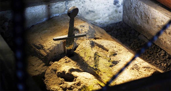 The True Story Behind This 12th Century Legendary Sword In The Stone Of ...