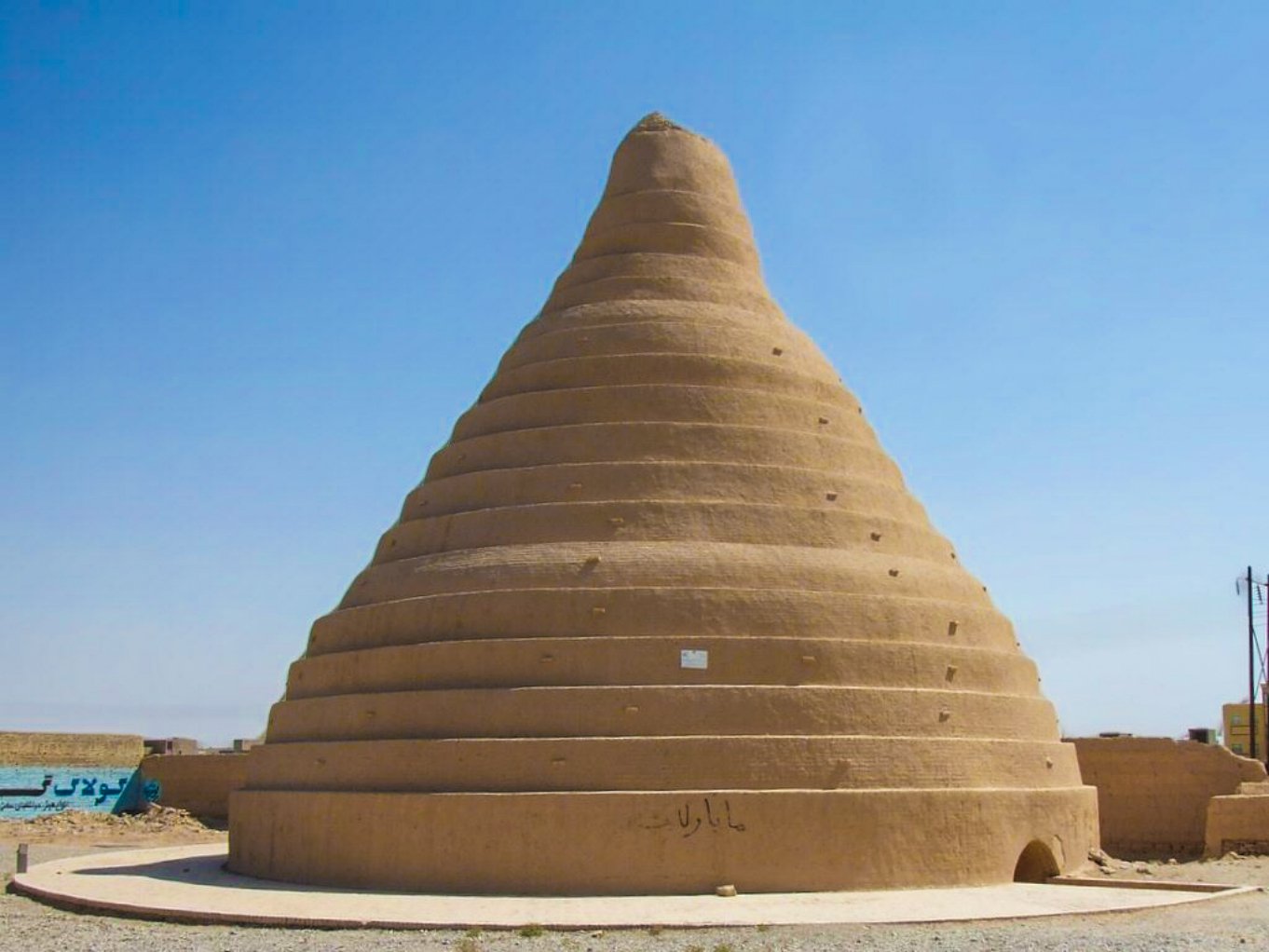 Ancient hi-tech freezers that kept ice cold – even during desert ...